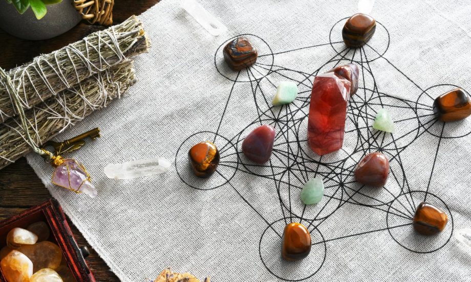 Crystal Grid Patterns: The Key To Amplifying Your Intentions | Healing ...